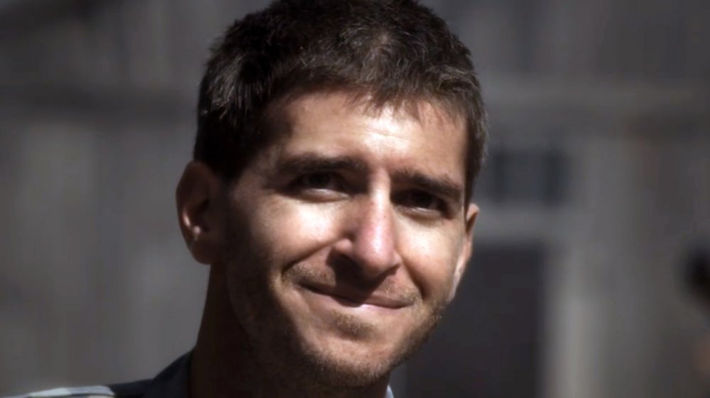 Actor Zach Schor dishes on playing young Al Pacino on Amazon's Hunters ...